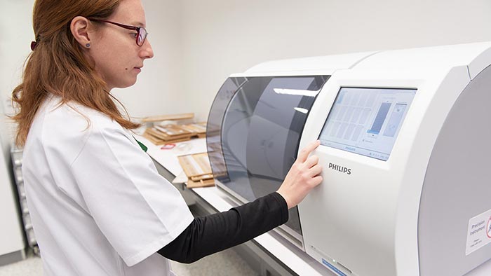Digital pathology speeds up collaboration | Philips